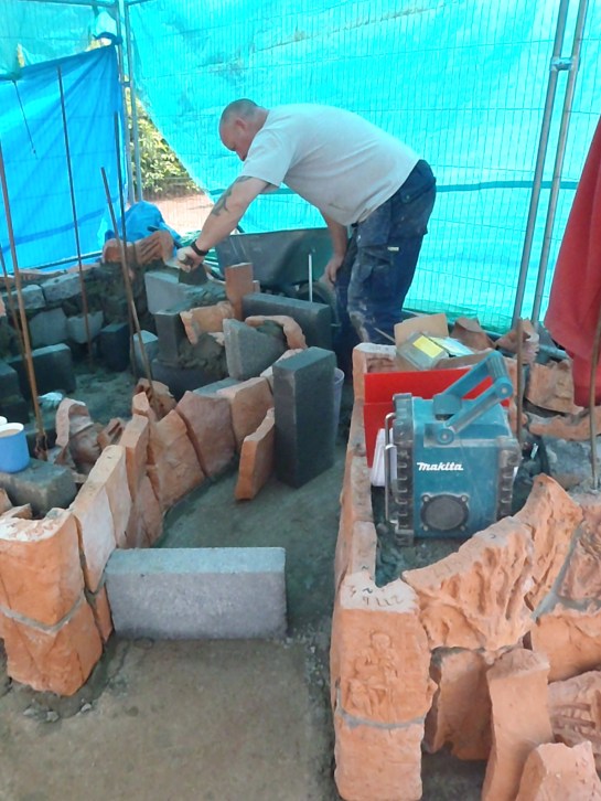 Building Brick Sculptures on a Monumental Scale. | Rebecca Buck